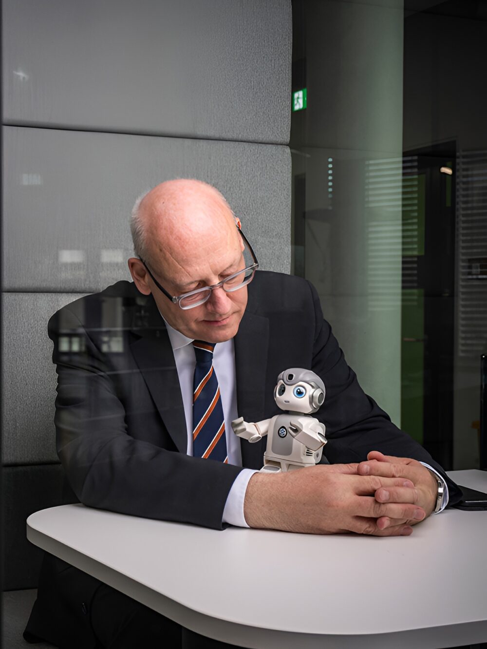 Alpha Mini as a Learning Partner in the Classroom